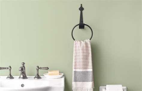 Where To Hang Towels In A Small Bathroom