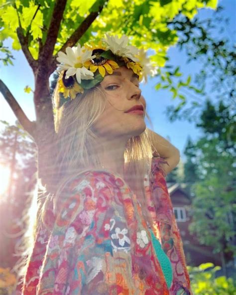 Daisy Robinton Age Husband Height Net Worth Career