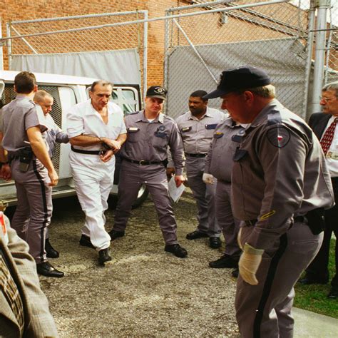 Serial Killer Kenneth Mcduff Taken From Prison Van To Texas Death