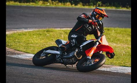 Ktm 450 Smr 2024 Vs Ktm 125 Duke 2024