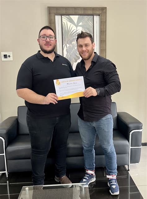 Certificando Nosso Colaborador Maurício Gomes Por 2 Anos De Empresa