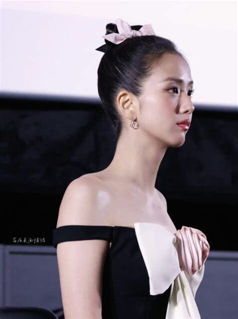 Blackpinks Jisoo Stuns With All Back Hairstyle Koreaboo