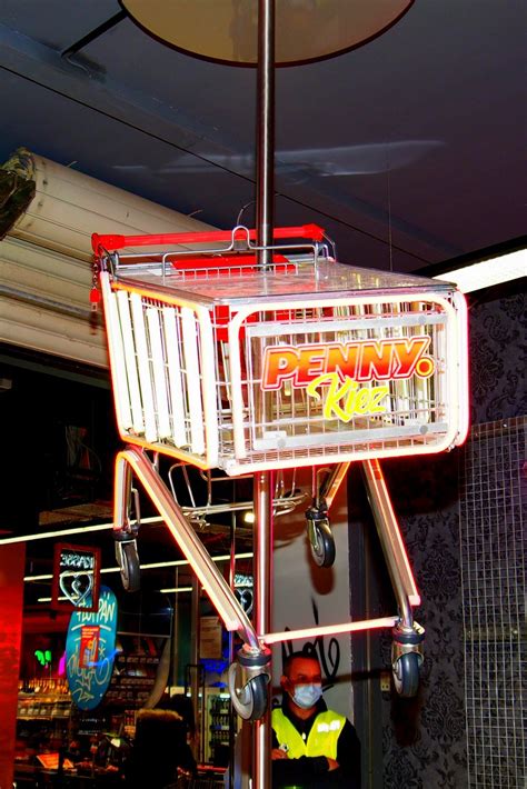 Penny Reeperbahn Weltpremiere Für Den Sexiest Discounter Der Welt Ganz Hamburg