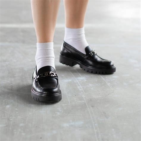 What Socks To Wear With Loafers Stylish And Comfortable Pairing Tips