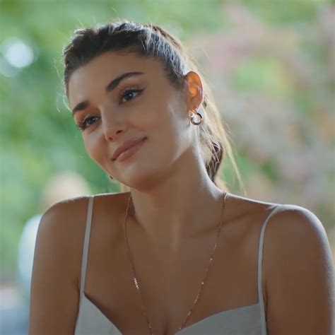 Dila Sheher — Hande Erçel As Eda Yıldız In Sen Çal Kapımı