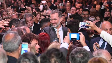 El Encuentro De Los Reyes Felipe Vi Y Letizia Con La Colectividad
