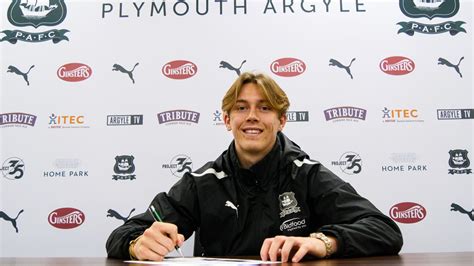 Callum Wright Signs Plymouth Argyle Pafc