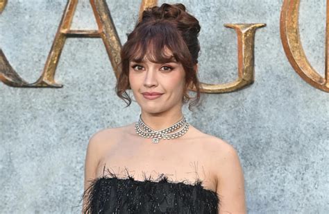 Olivia Cooke Found Nude Scenes In The Girlfriend Unsettling Yahoo