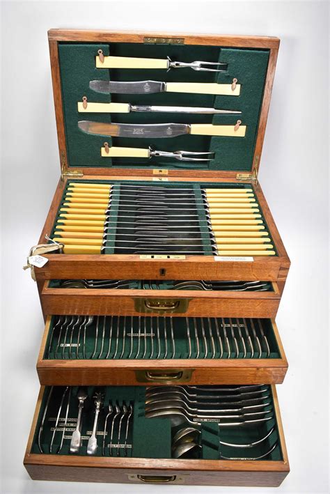 Antique Quarter Cut Oak Custom Flatware Chest With Lidded Top And Three