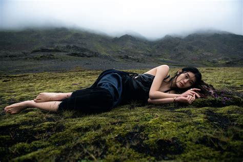 배경 화면 햇빛 숲 야외 여성 여자들 모델 자연 잔디 사진술 감정 밍 사이 로맨스 소녀 아름다움 3072x2048px 인간 위치 인물 사진