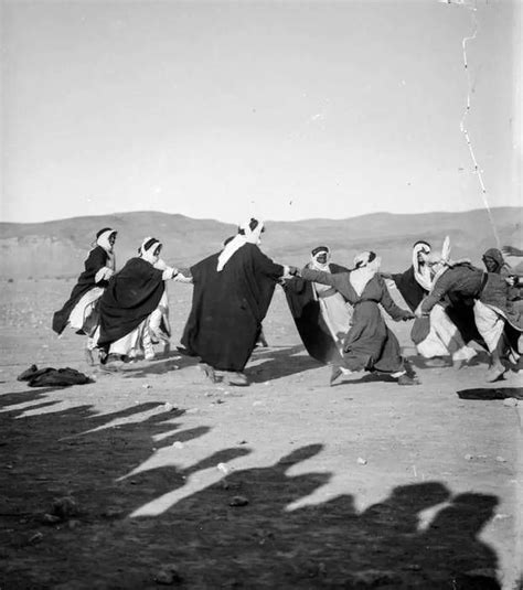 موی دختران اماراتی رقصان در باد برای ترامپ؛ استقبال خلاف شرع یا رسمی کهن؟