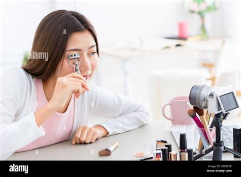Jeune Fille Asiatique Banque De Photographies Et Dimages Haute R Solution Alamy