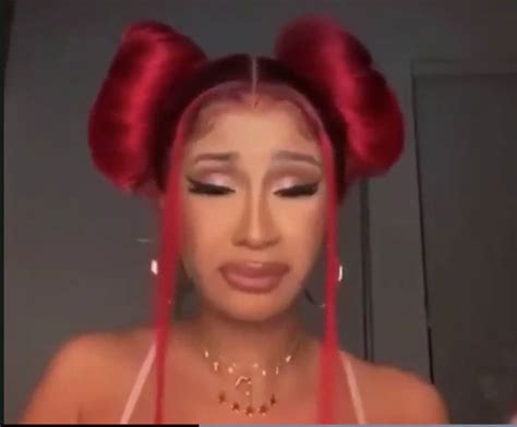 Cardi B มหากาพย์ดิสนี่ย์ And คู่แข่ง