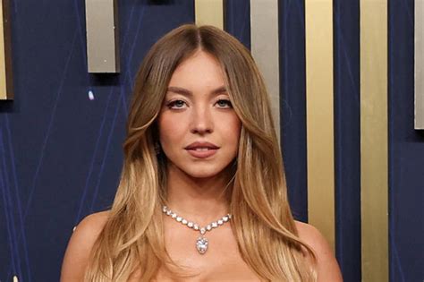 Sydney Sweeneys Emmy Awards Dress Spurs Queen Maga Fan Theories