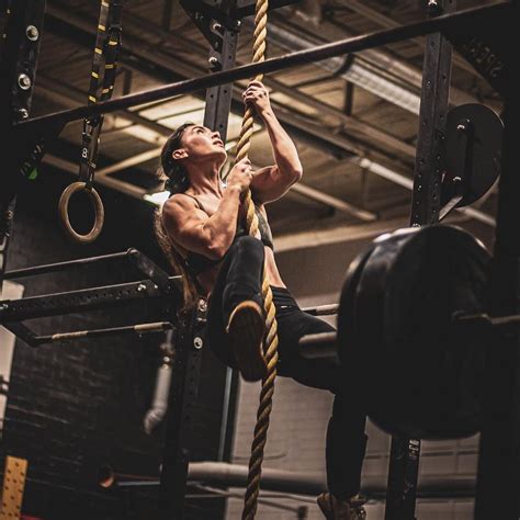 Kim Chartrand R Crossfitgirls