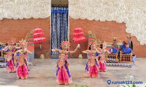 Mengenal Tari Pendet Gerakan Pola Lantai Sejarah Hingga Properti