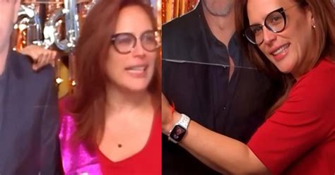 A Solo Un Día De Anunciar El Divorcio Angelica Vale Es Captada “besando