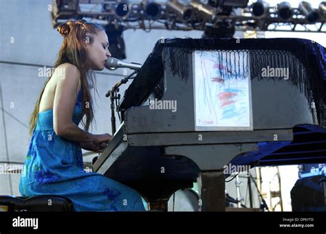 Oct 29 2006 Las Vegas Nv Usa Musician Fiona Apple Performs Live At The 2nd Annual Vegoose