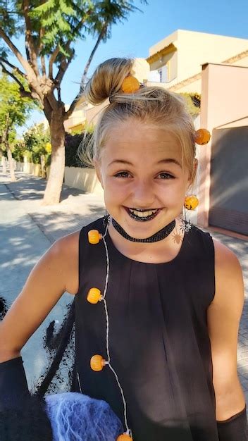 Premium Photo Halloween Girl