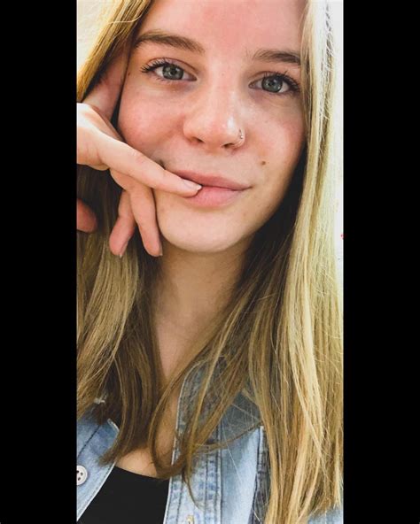 Look At Ma Face 😺 Scrolller