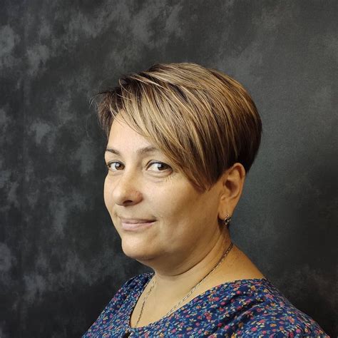 Стрижка з чолкою стрижка піксі боб 2 фото зачісок 2023