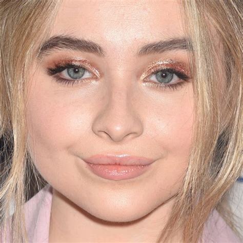 Sabrina Carpenter Makeup Black Eyeshadow Bronze Eyeshadow And Clear Lip