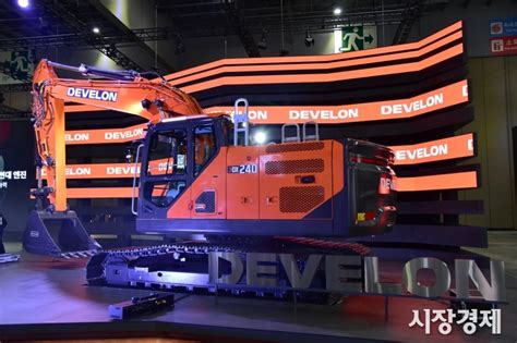 포토 서울모빌리티쇼에서 만나는 Hd현대 신형 굴착기 시장경제 Market Economy News
