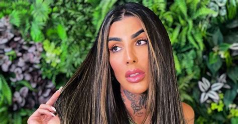 Críticas Maternidade E Sucesso Conheça A Cantora Trans Pepita