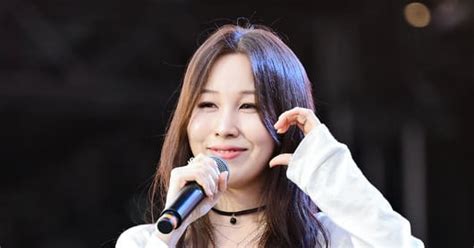 사진 권진아 페스티벌에서 볼하트 선물