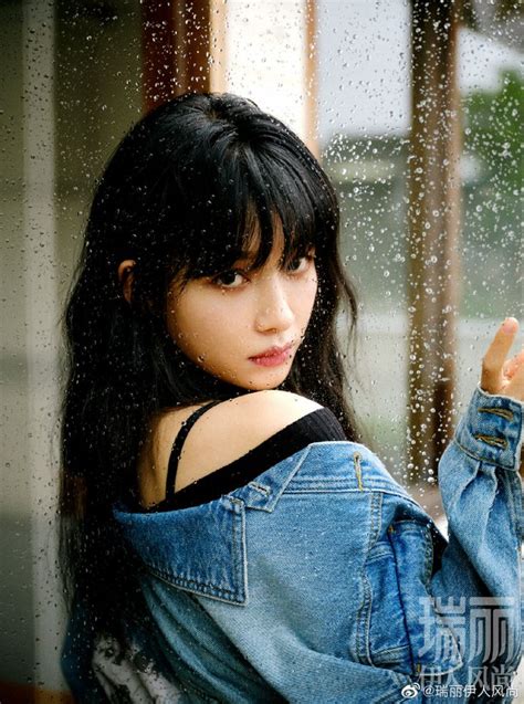 Sun Yi Poses For Photo Shoot China Entertainment News Poses For Photos Photoshoot Poses