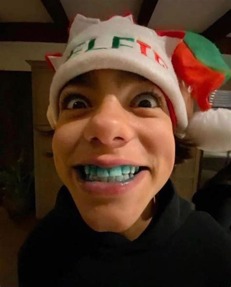 Pin By Madi On Malachi Barton 🩷 Cute Celebrities Hottest Male Celebrities Just Beautiful Men