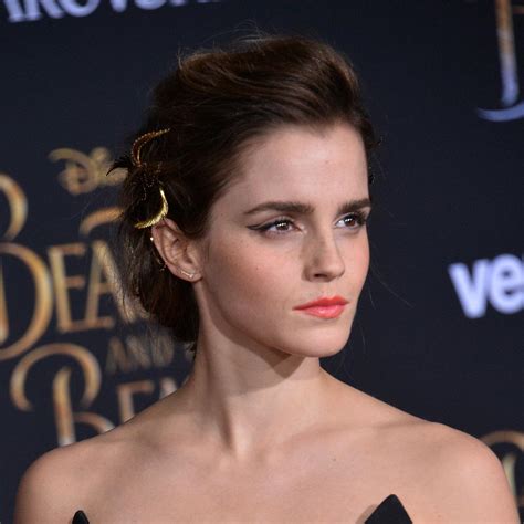 Emma Watson Seins Nus Dans Un Magazine Elle Répond Aux Critiques Elle
