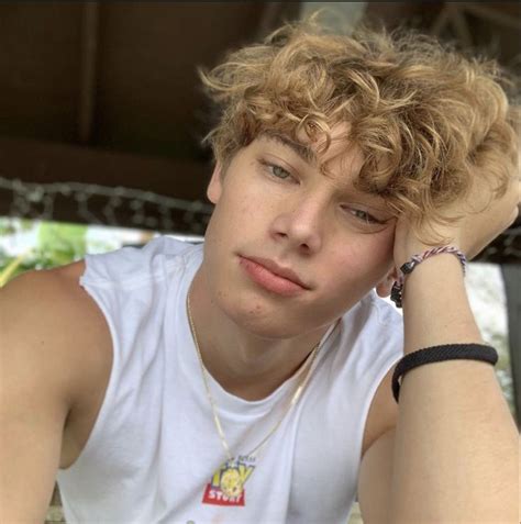 Épinglé Par Dushanjsmdbdjsbnxnxbs Sur Summer 2021 Gars Blonds