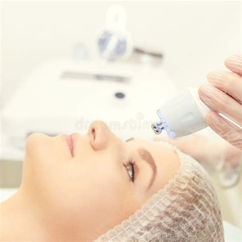 Cosmetology Light Equipment Anti Age And Wrinkle Microcurrent