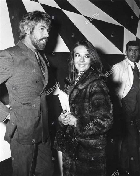 Natalie With Actor James Coburn Blackandwhite Natalie Wood Actresses Actor James