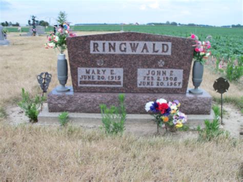 Mary E Ringwald 1919 2001 Homenaje De Find A Grave