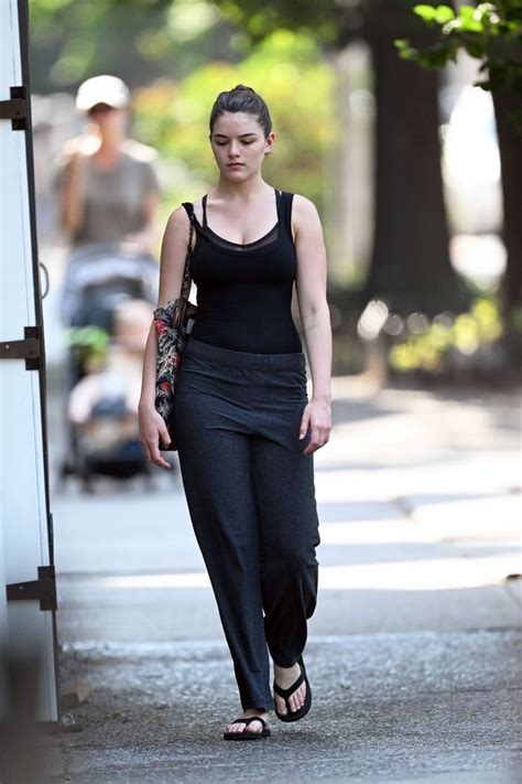Suri Cruises Latest Look Is Straight Out Of Katie Holmes Wardrobe