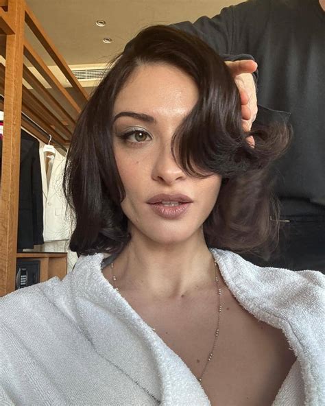 7 Gaya Rambut Lera Abova Pemeran Nico Robin Di Live Action One Piece