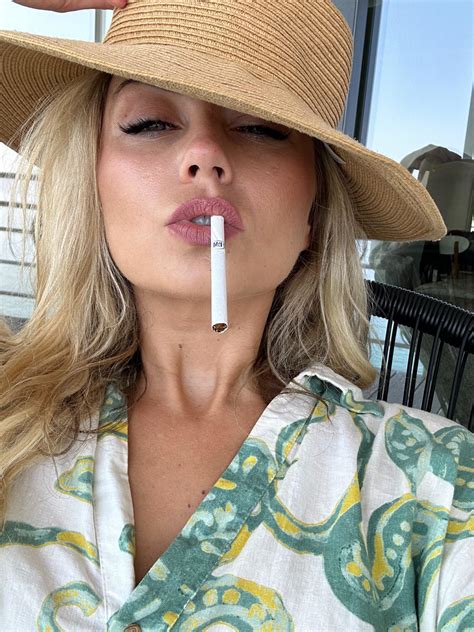 721 Best R Smokingwomen Images On Pholder Should I Throw All My Bras