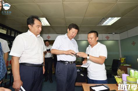 哈尔滨市长宋希斌一行莅临三牛文化哈尔滨分公司参观指导工作 拍立享照片直播官网