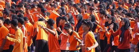 Ribuan Mahasiswa Baru Umy Ikuti Senam Bersama Pimpinan Universitas Umy