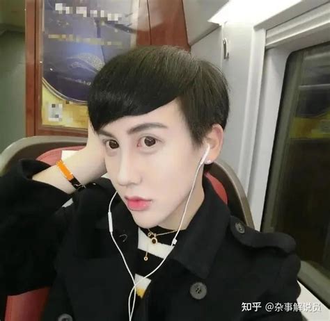 曾红遍网络的 蛇精男”刘梓晨低调生活，再度确诊新冠肺炎 知乎