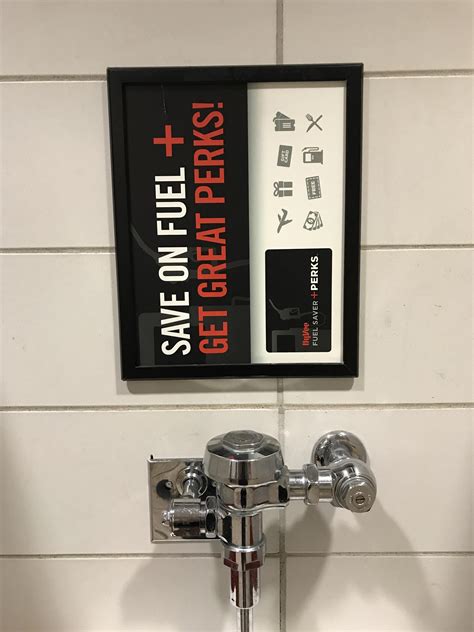 this sign with the wrong orientation r crappydesign