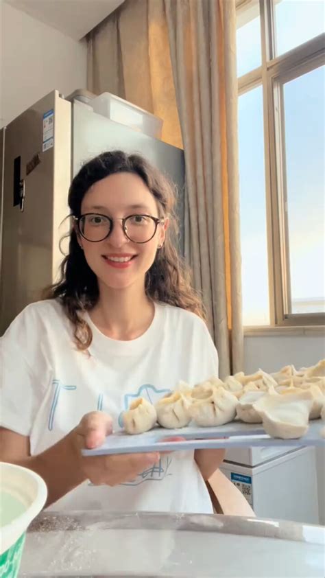 三年磨一剑！安娜的中国饺子技艺大成，俄罗斯风味遇上东北传统！ 我包饺子如何呀腾讯新闻