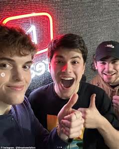 Minecraft Youtuber With Millions Of Subscribers Meets His Fans Face To