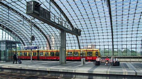 S Bahn Class 485 Db Electric Multiple Unit In Berlin Central Terminal
