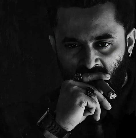 പേരിന്റെ ഒപ്പം ഗാന്ധി വെച്ച് ഇറ്റലിയിൽ നിന്നും വന്നതല്ല ദ്രൗപതി മുർമു മദാമ്മക്ക് കൃത്യമായ