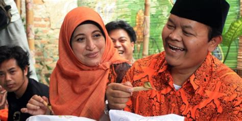 Akhwat Relawan Hidayat Didik Disuruh Buka Baju Di TPS Okezone News