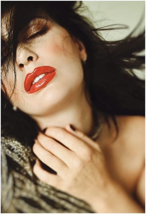 How To Make A Woman Horny The Right Way