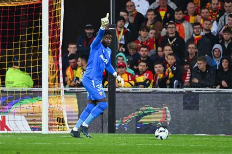 Comment Le Gardien Brice Samba Joue Au Pied Pour Briller Avec Lens